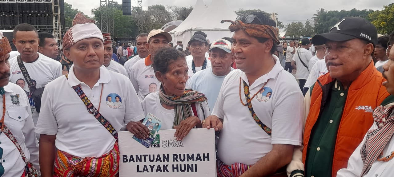 Tangis Haru Katarina Nitbani Saat Rumahnya Dibedah Simon Petrus Kamlasi ...